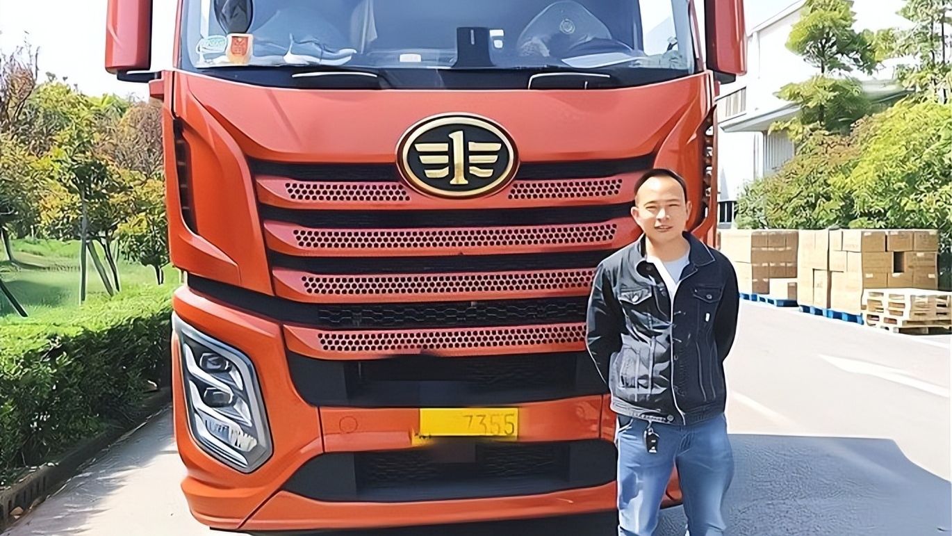 陶定班一次购买3台解放J6V 车队每月增加收益1500元 - 哔哩哔哩