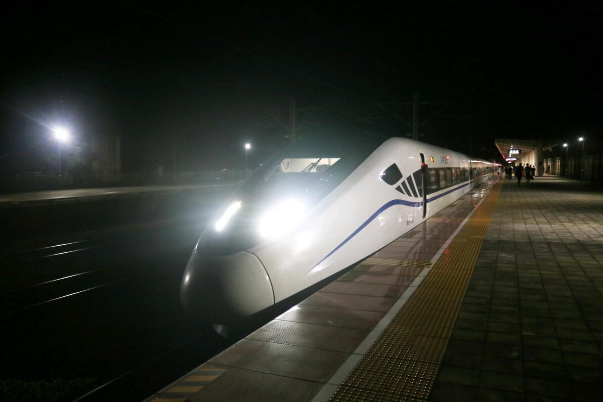 CRH2A型动车组乘坐体验 - 哔哩哔哩