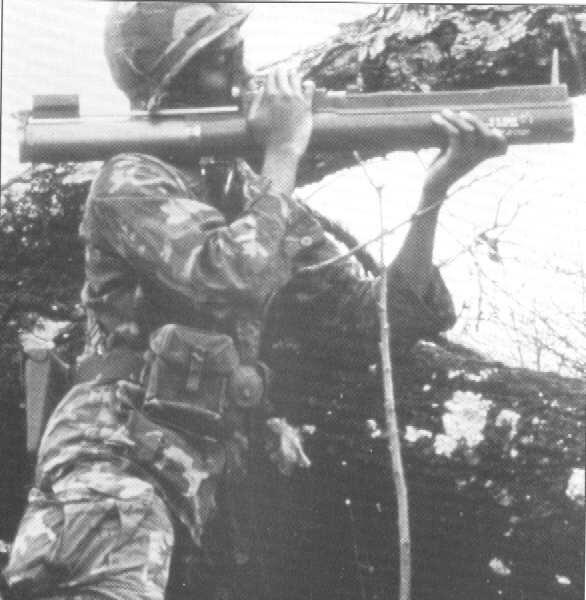 打完就扔，壕无人性——美国M72 LAW单兵火箭筒 [轻武器科普] - 哔哩哔哩