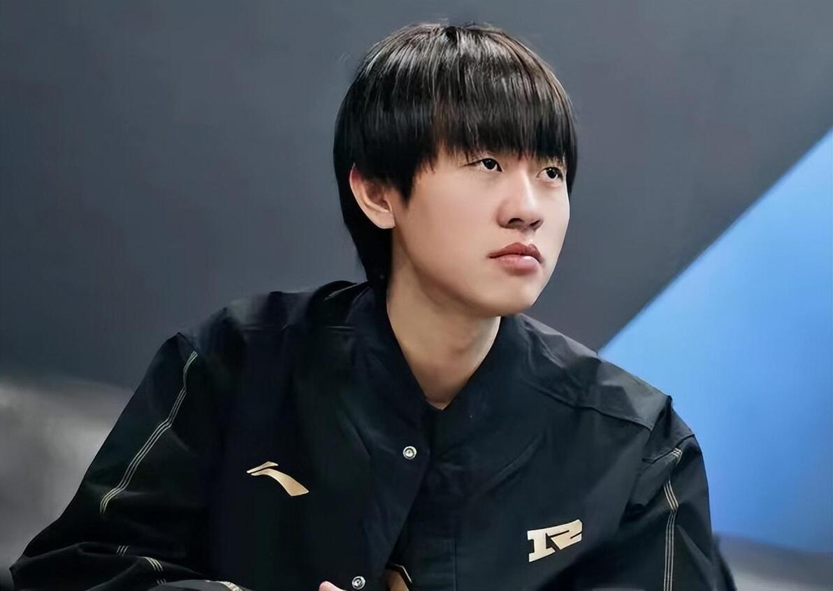 LPL官方公布十年来各位置最高MVP数，LWX成AD位榜首 - 哔哩哔哩