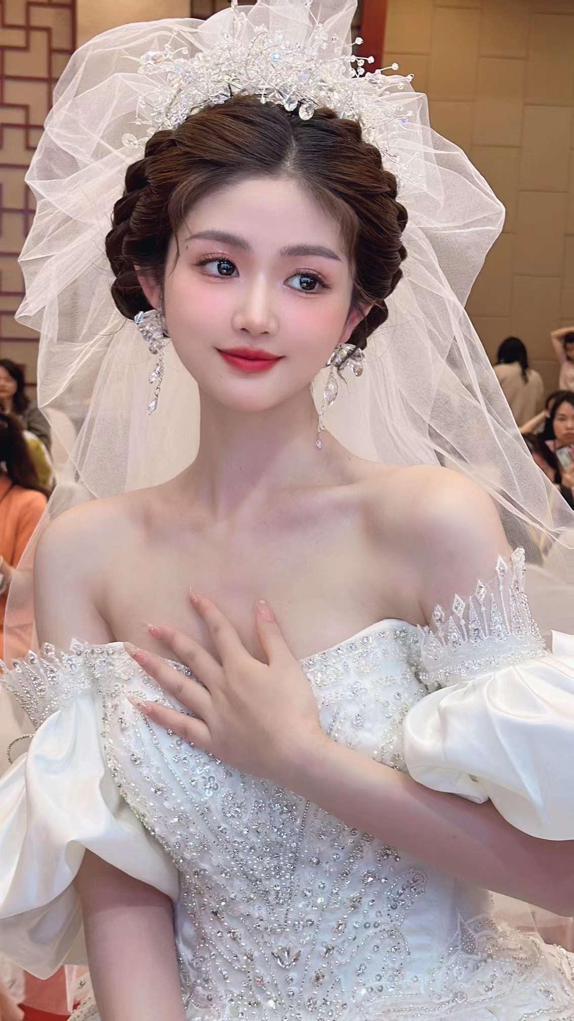 女孩子学化妆有前景吗?学化妆去哪个学校好呢? 哔哩哔哩
