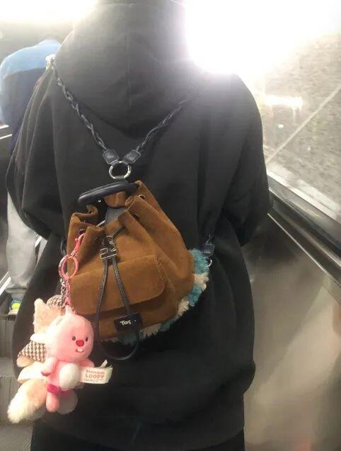 因打工人标签爆火？！这只粉色海狸Loopy为什么可以成为IP新顶流？ - 哔哩哔哩