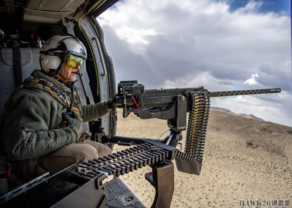 咆哮的GAU-21大口径舱门机枪 解读“骑士鹰”直升机武器配置细节 - 哔哩哔哩