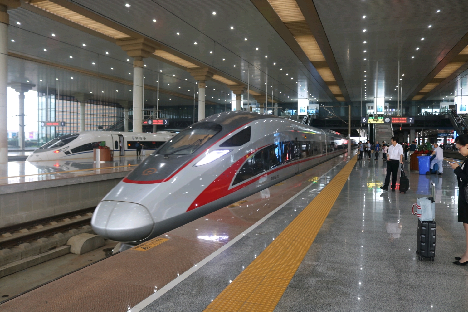 CR400AF-A型动车组和CR400AF-B型动车组乘坐体验 - 哔哩哔哩