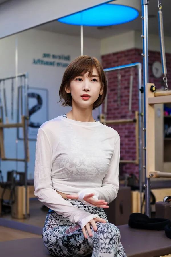 이지Leezy|那个“玷污”了钢琴的女人 - 哔哩哔哩