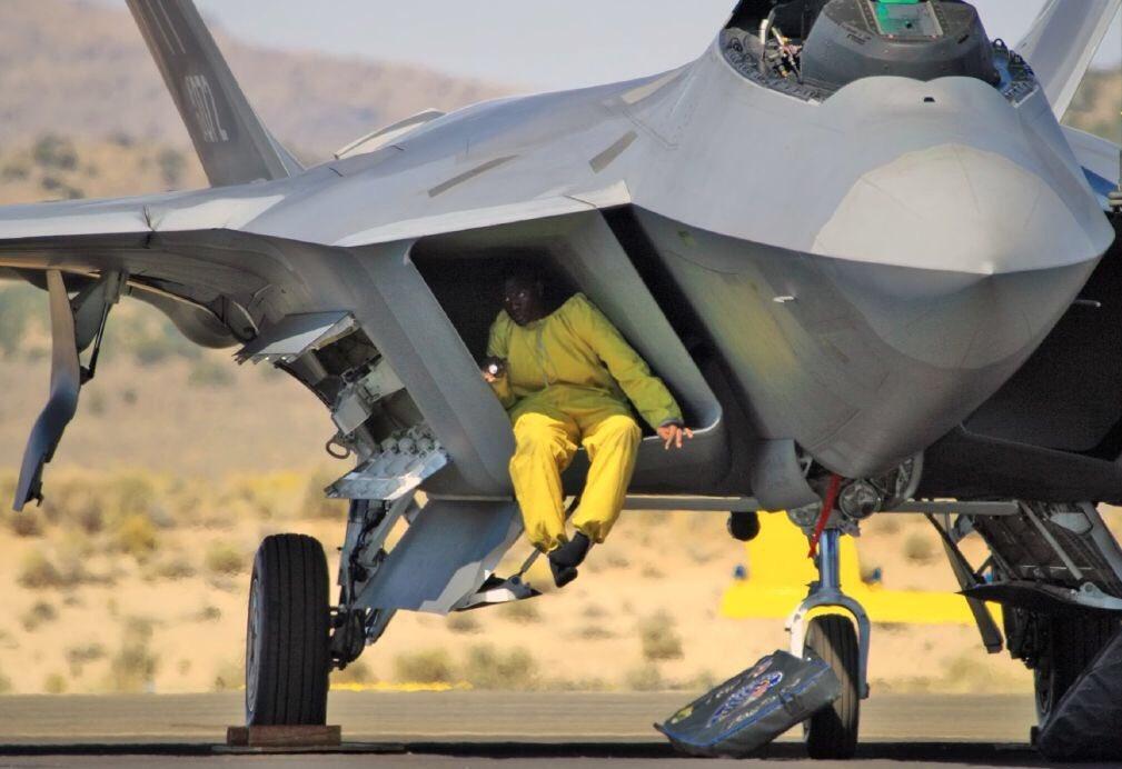 折腾了15年，为何上舰部署的F35C还凑不够48架？ - 哔哩哔哩