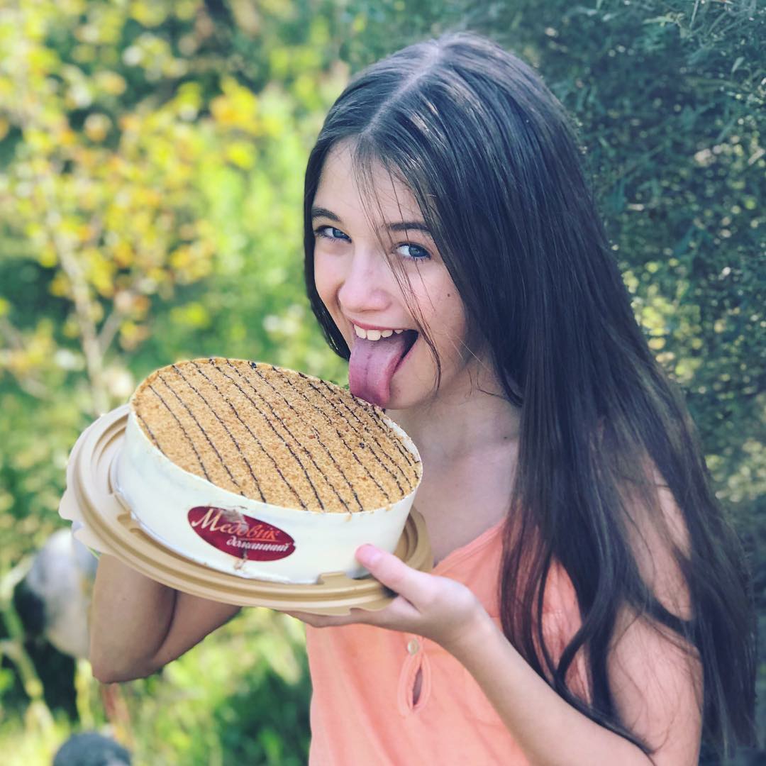 克里斯蒂娜·帕卡琳娜（kristina pakarina） - 哔哩哔哩