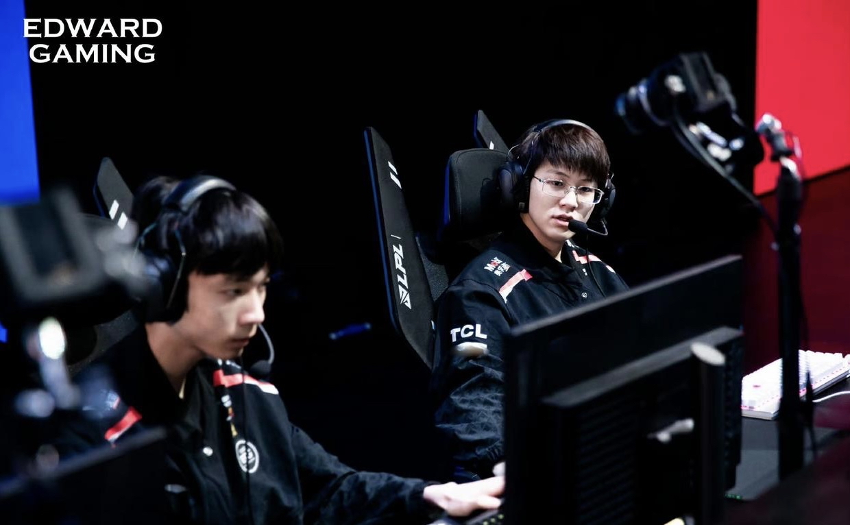 EDG夏季赛面临巨大难题，要不要换AD冲击冠军，值得深思 - 哔哩哔哩