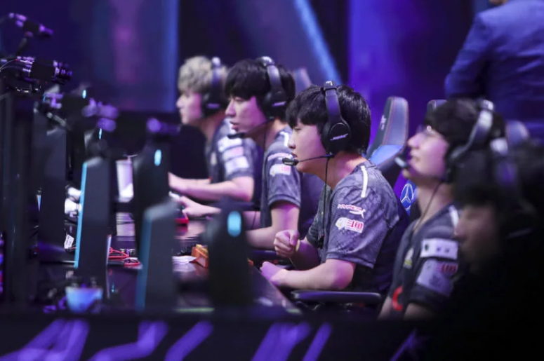 LPL转会LGD将重组 Kramer聊天记录曝光将离队 兮夜狼行也成自由人 - 哔哩哔哩