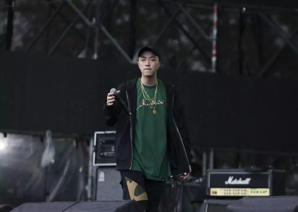 说唱诗人Jony J，拯救所有人的“丧”与“灵魂”的Rapper，天才中的天才。 - 哔哩哔哩