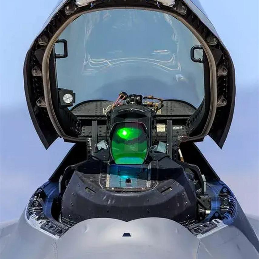 资深航天员首次体验J20座舱，这是为第7代空天战机提前做规划？ - 哔哩哔哩