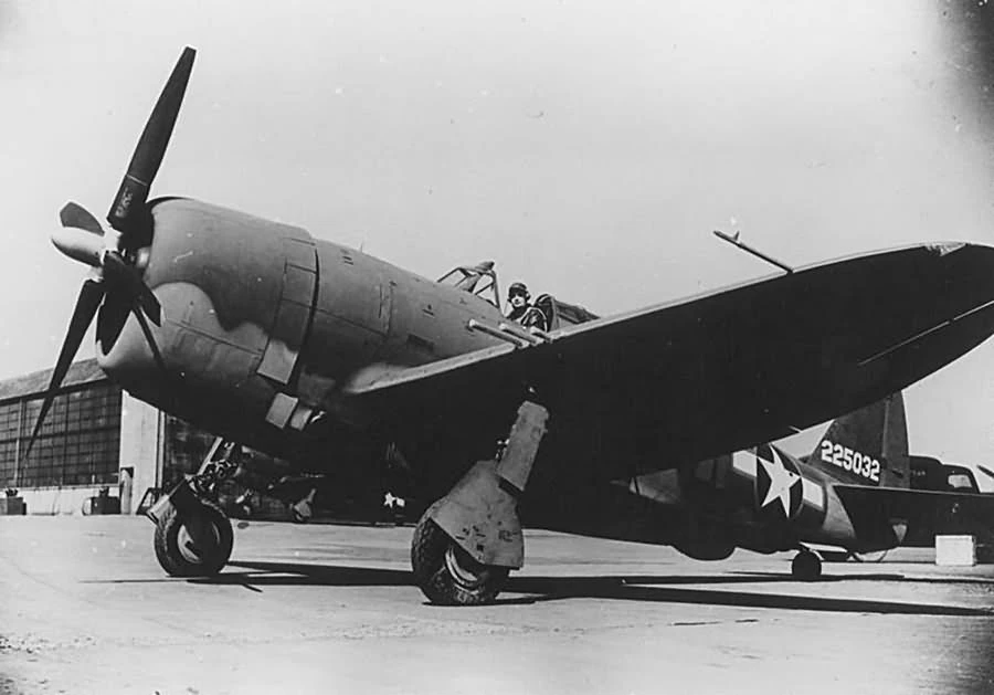 响亮而沉重——P-47雷电型号辨别 - 哔哩哔哩