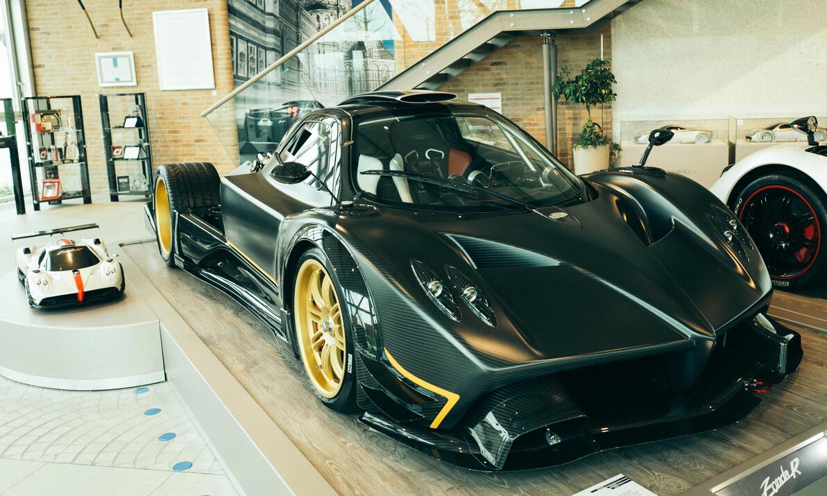 详解4000万Zonda R，国内唯一，可合法上路，车身印国旗带车主名 - 哔哩哔哩