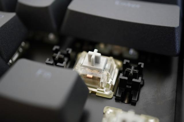 带调色盘的灯光盛宴——ikbc R410 RGB银轴机械键盘使用分享 - 哔哩哔哩