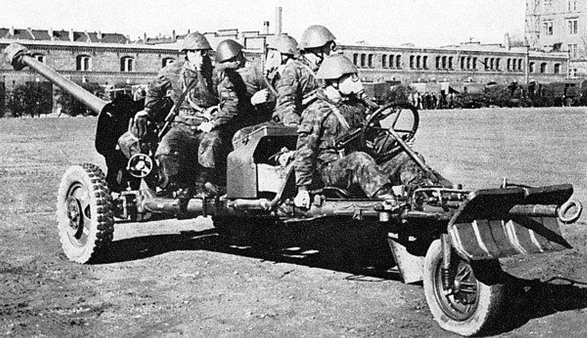 传承到现在的反坦克炮——T12/MT12 100mm反坦克炮 - 哔哩哔哩