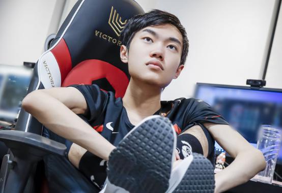 季中杯揭幕战FPX交手T1，Doinb对线Faker，Khan能否手刃老东家？ - 哔哩哔哩