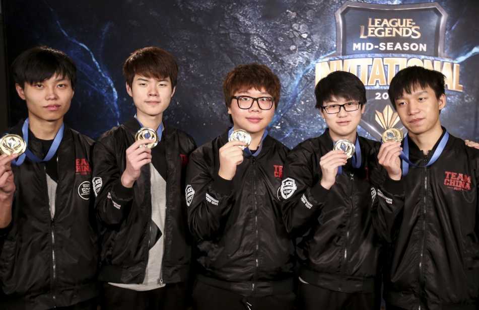 职业赛场五大投降局：SKT被EDG打到投降，WE成为永恒经典 - 哔哩哔哩