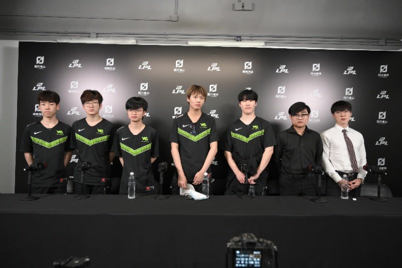 VG赛后群访 Leyan：状态不能说很好，只能说慢慢在越来越变好 - 哔哩哔哩