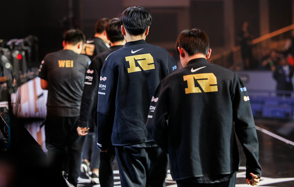 LOL转会期不安宁：EDG老板空降热搜，RNG网传处罚通知火了 - 哔哩哔哩