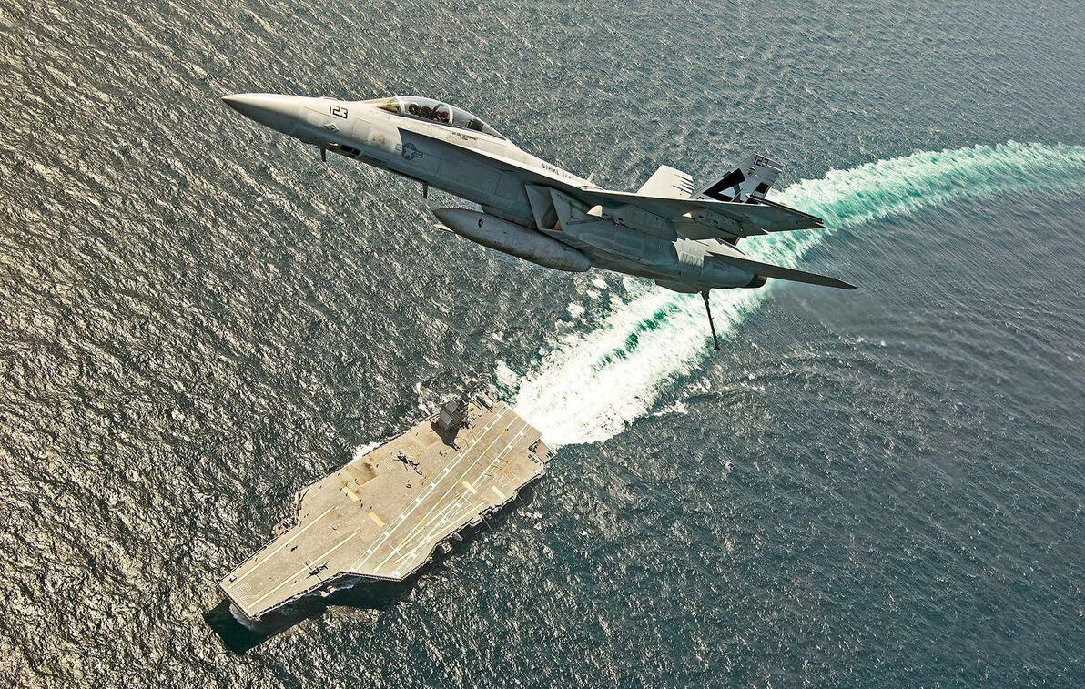 折腾了15年，为何上舰部署的F35C还凑不够48架？ - 哔哩哔哩