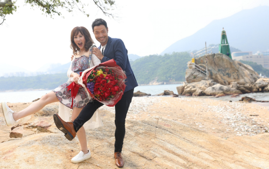 53岁TVB女星新剧被骗财骗色，现实中结婚12年后亦离婚！还曾与张卫健拍拖5年