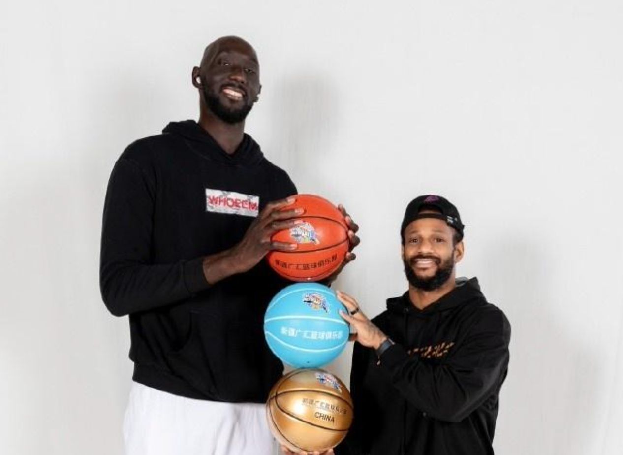 热身赛未能上场，季前赛将是新疆小外证明契机，他将决定球队上限 - 哔哩哔哩