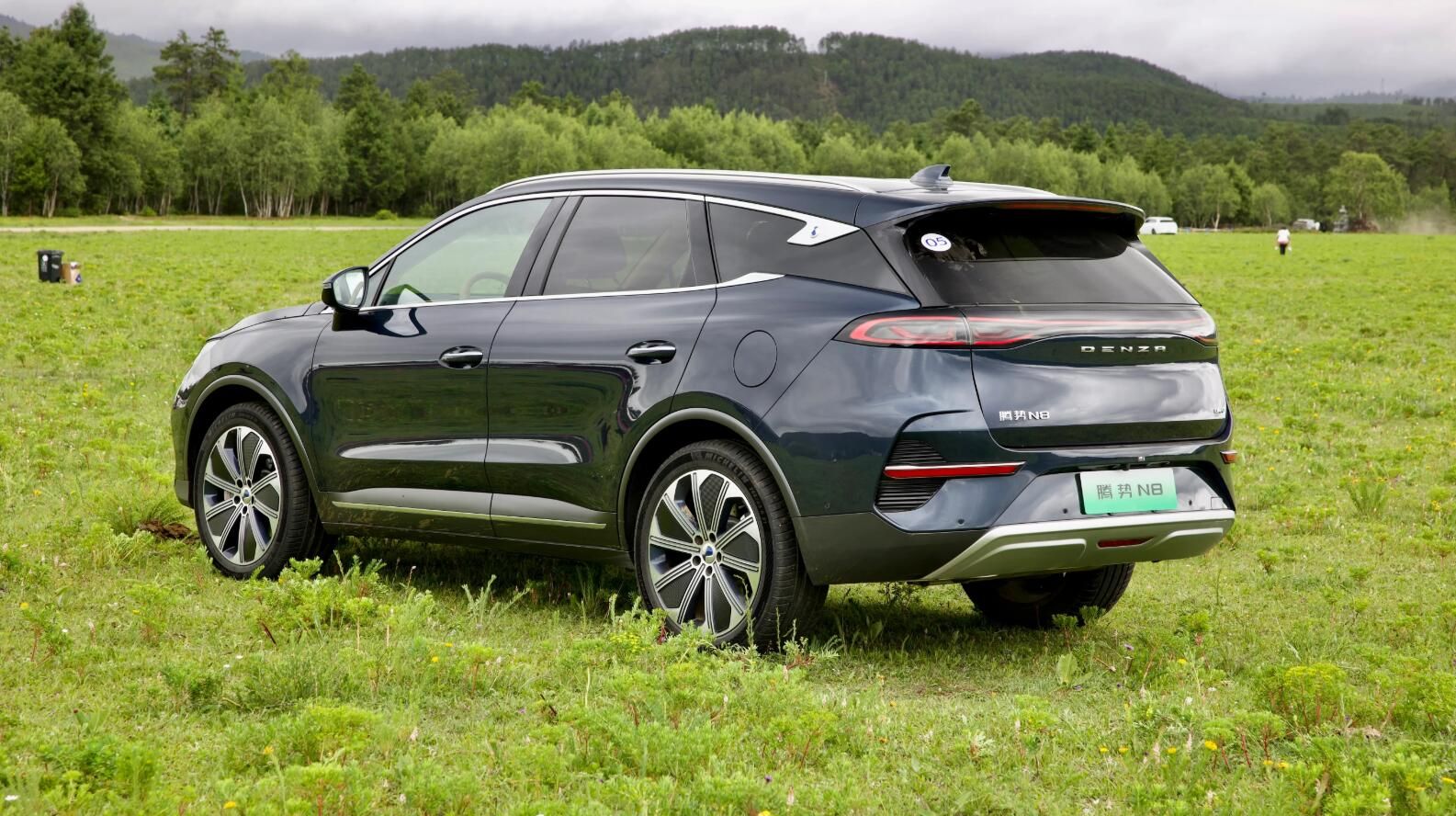 云辇-C、DM-p四驱上车，6/7座可选，腾势N8才是理想L8真对手！ - 哔哩哔哩