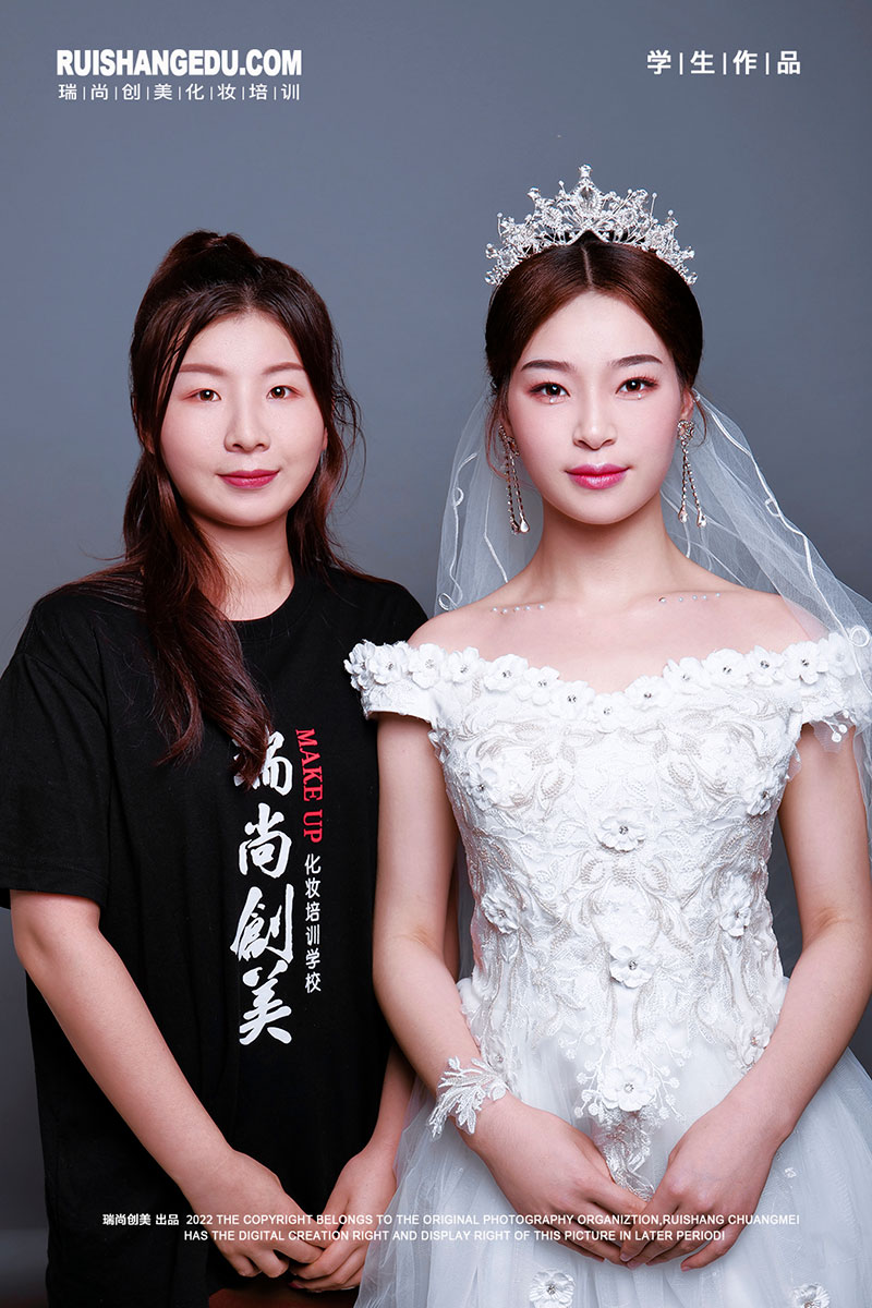 化妆师进修真的有必要吗 ？该怎样选择呢？ 哔哩哔哩