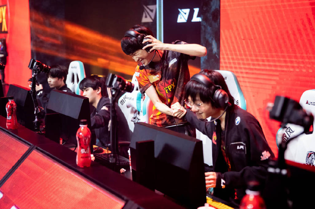 继Doinb之后，LPL知名爆料人：多家俱乐部邀请GimGoon！ - 哔哩哔哩