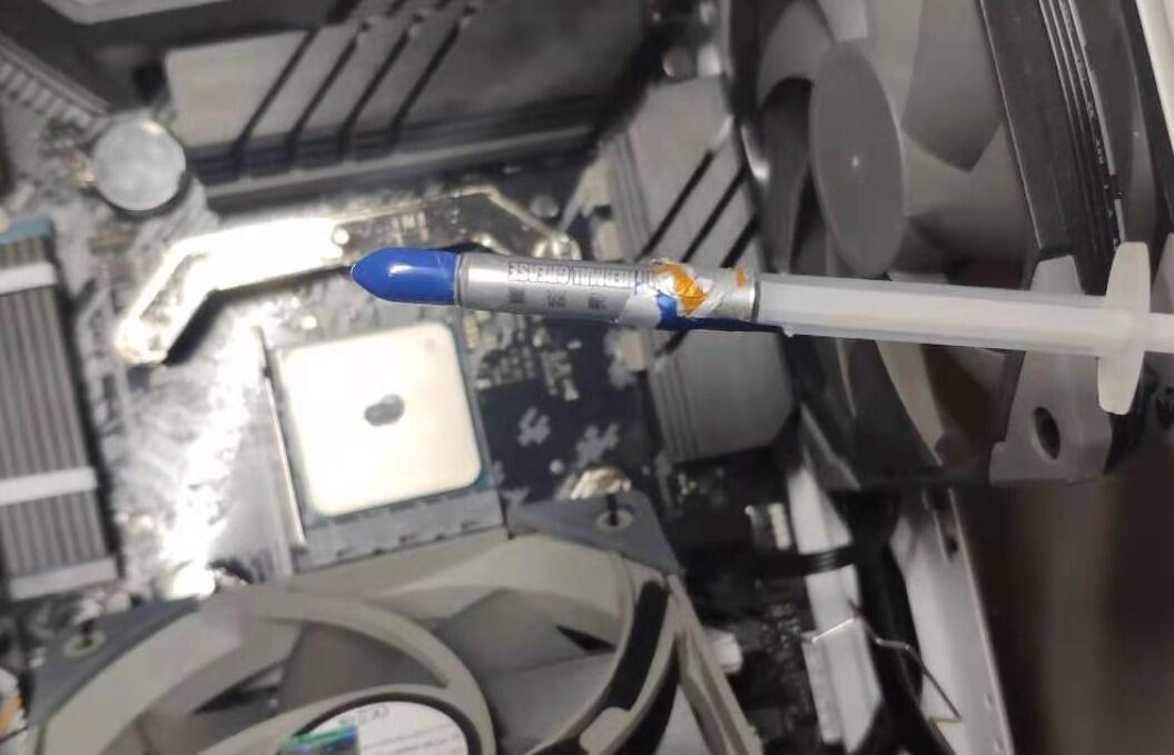 三款硅脂的不严谨对比（信越7921，利民TF7，超频三A1） - 哔哩哔哩