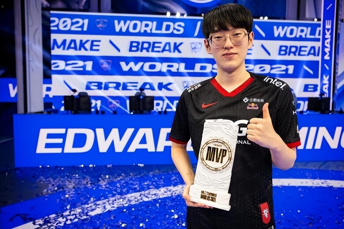 EDG冠军皮肤彩蛋拆解：圣枪哥追星，Scout逐梦四次终如愿 - 哔哩哔哩