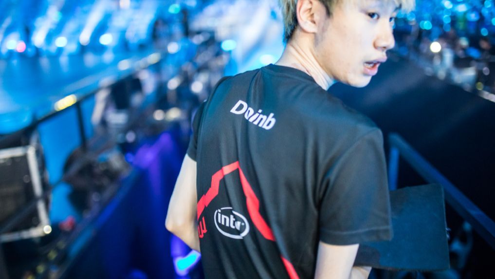 Doinb：四保一战术有缺陷，ShowMaker、Chovy、Ucal是LCK三大中单 - 哔哩哔哩