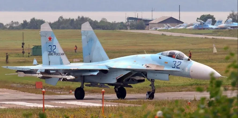 红弩箭与Su-27 - 哔哩哔哩