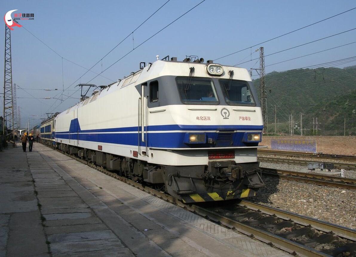 【科普】来自德意志的白天鹅-中国铁道部|德国西门子公司|DJ1型电力机车 - 哔哩哔哩