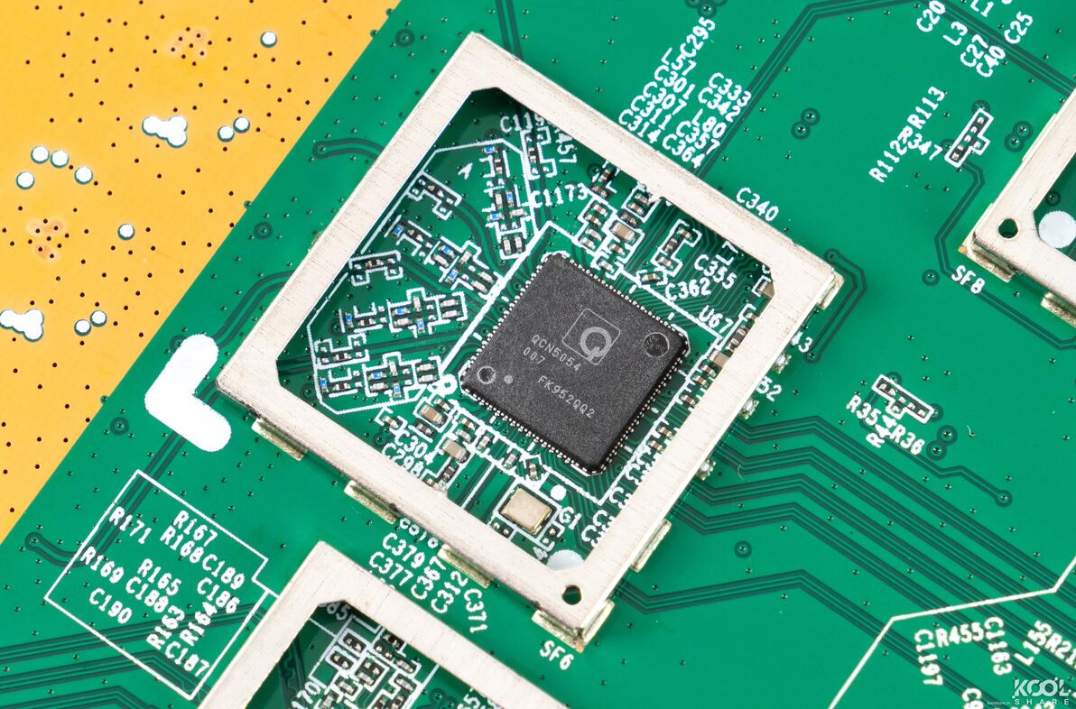 QNAP QHora-301W WiFi 6 双10GbE无线路由器开箱拆解评测 - 哔哩哔哩