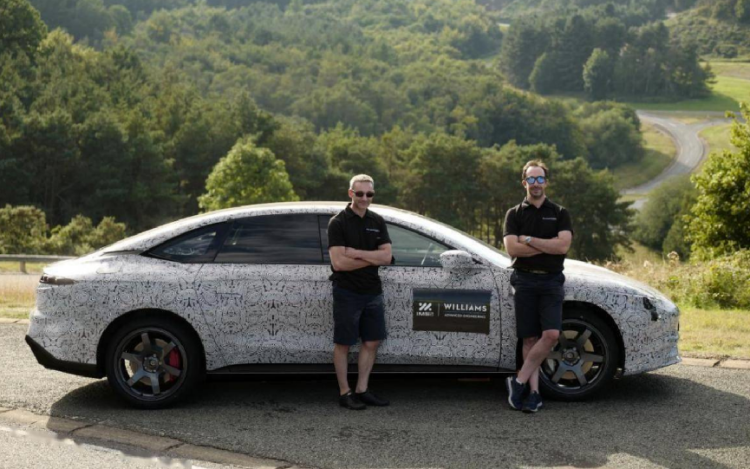 智己L7 Pro没把蔚来ET7当对手 - 哔哩哔哩