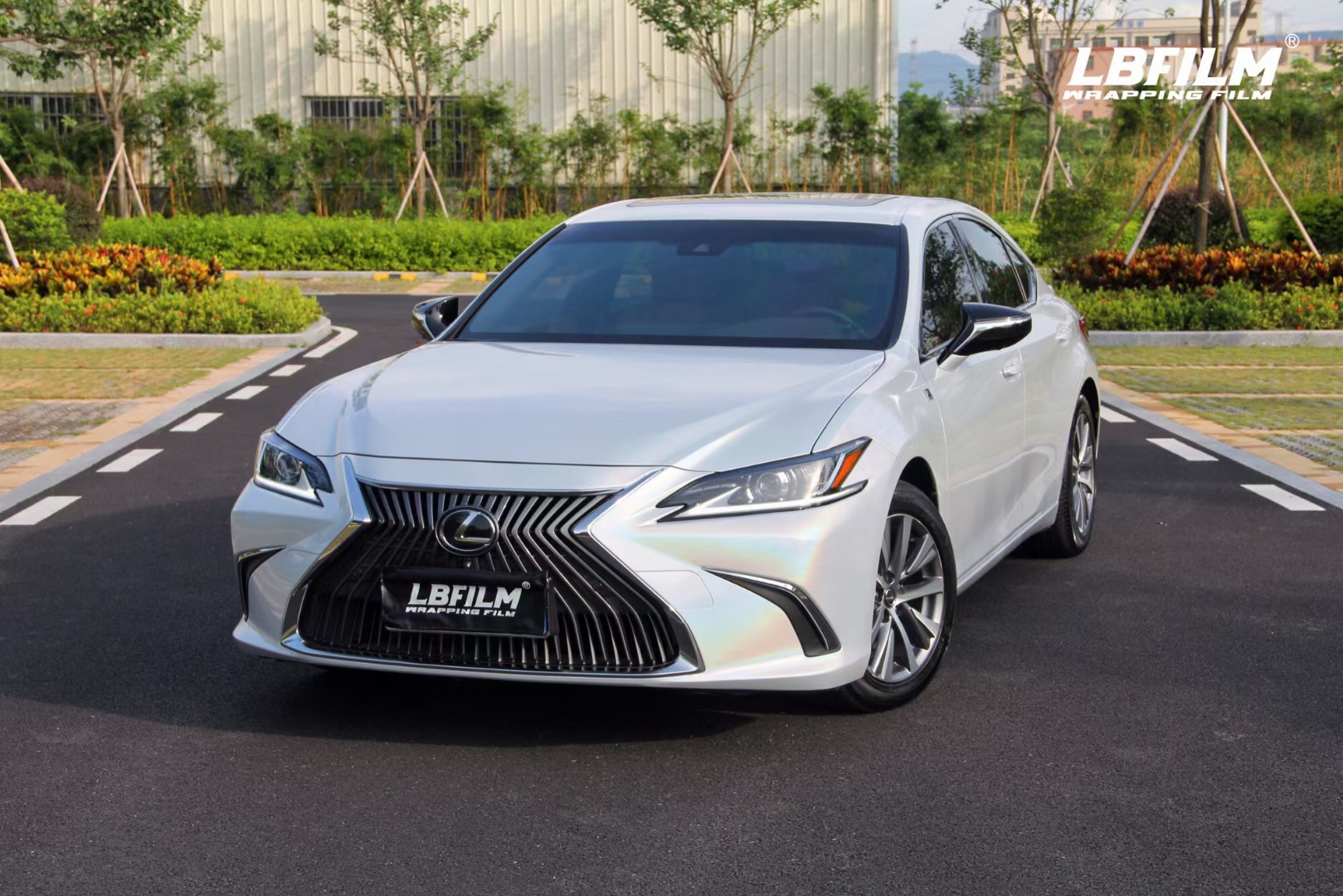 雷克萨斯ES260-LB改色膜镭射白，拒绝平庸！ - 哔哩哔哩