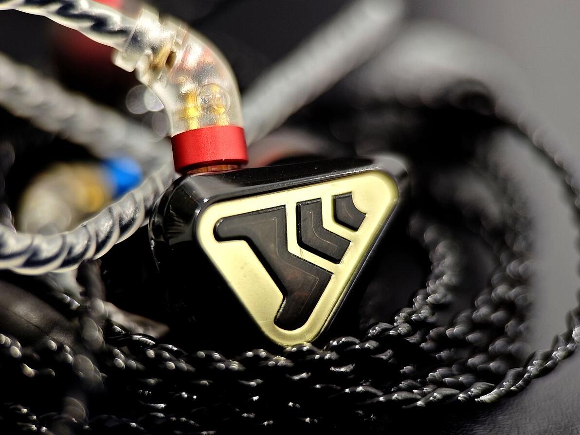 上探下探竟左右逢源？39包邮开启的魔幻之旅 — 简评CVJ品牌旗下的七款耳机 - 哔哩哔哩