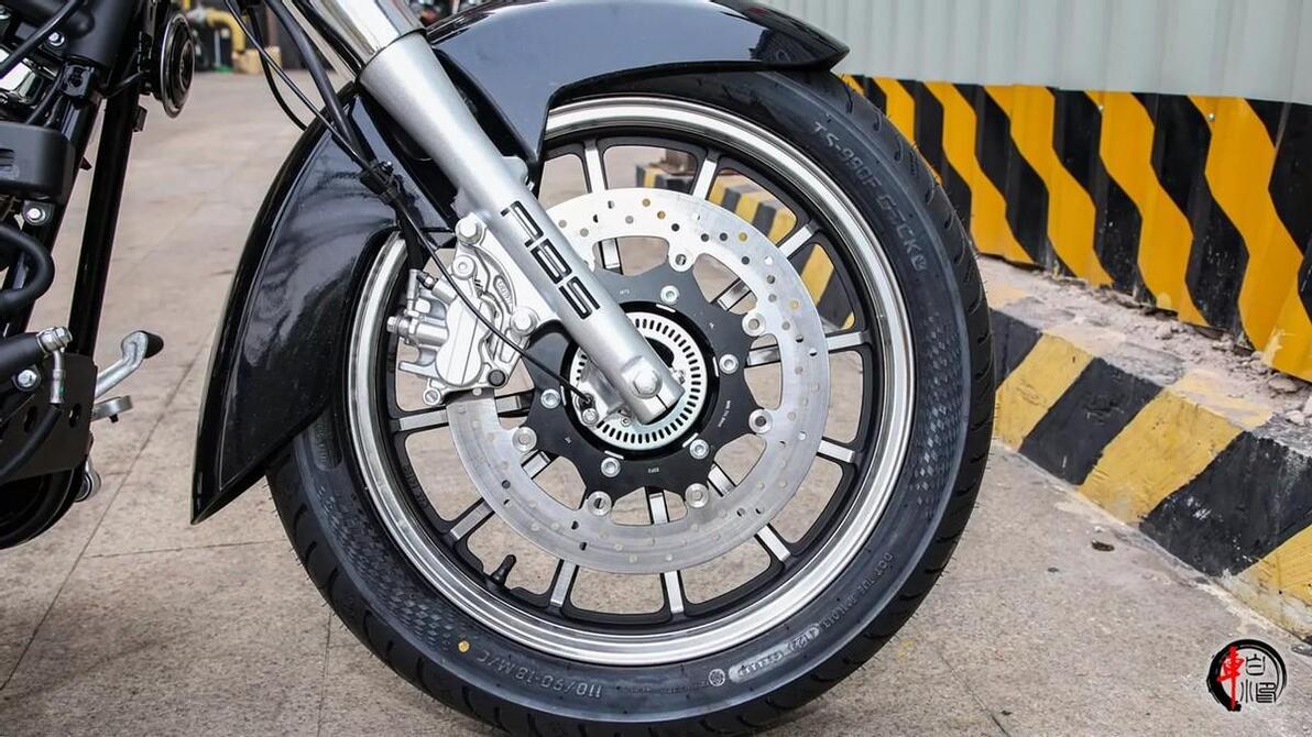 资讯｜美式宽体巡航嬉皮士：力帆V16经典复古范，售价19680元起 - 哔哩哔哩