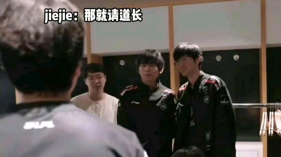 EDG打野Jiejie没素质？上野玩“僵尸梗”登热搜，TheShy莫名躺枪 - 哔哩哔哩