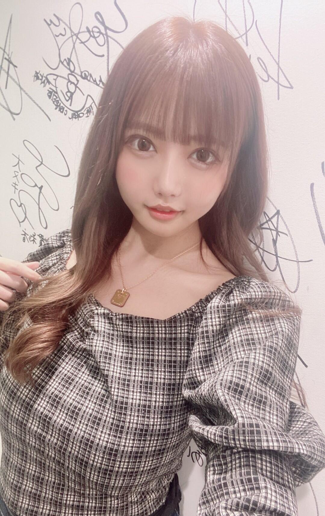 每天分享一个美女——冨安玲于奈 - 哔哩哔哩