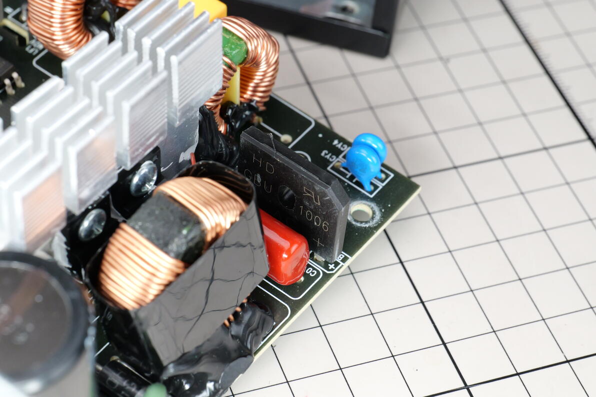 倒是还没接地府，超便宜的750W金牌全模组电源大水牛GPN850拆解评测 - 哔哩哔哩