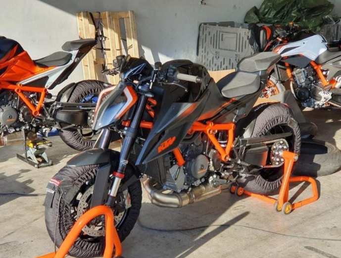 KTM 1290 Super Duke R定妆照曝光 最强公爵登场 - 哔哩哔哩