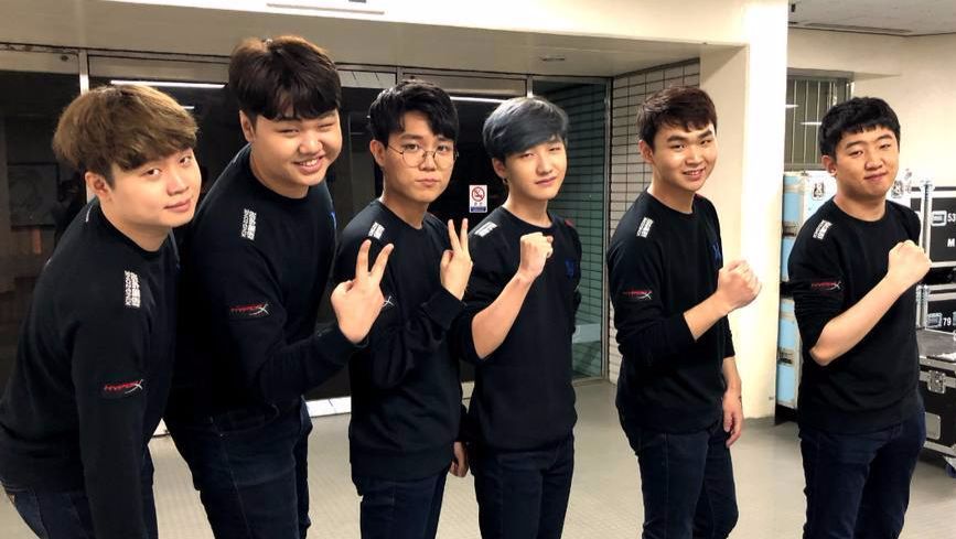 【英雄联盟】KZ.PraY：RNG是最强大的对手，KZ携带泡菜罐头等大量零食抵达德国备战MSI - 哔哩哔哩