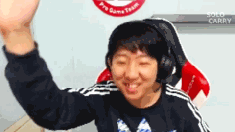 盘点LOL职业选手的微笑：Khan很魔性，Theshy像死神！ - 哔哩哔哩