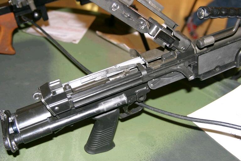 叱咤风云30年——FN Minimi轻机枪简史 - 哔哩哔哩