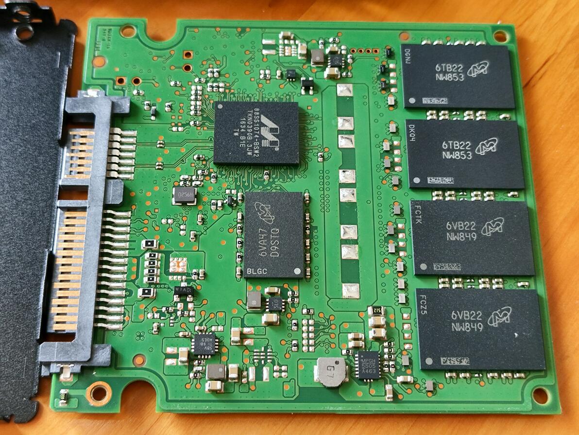 美光(Micron)1100 2TB 2.5英寸SATA固态硬盘评测(MTFDDAK2T0TBN)(附颗粒对照表和固件) - 哔哩哔哩