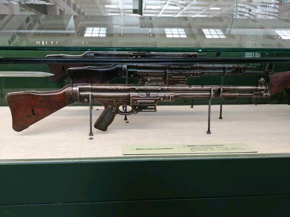 MKB42(H)突击步枪 - 哔哩哔哩