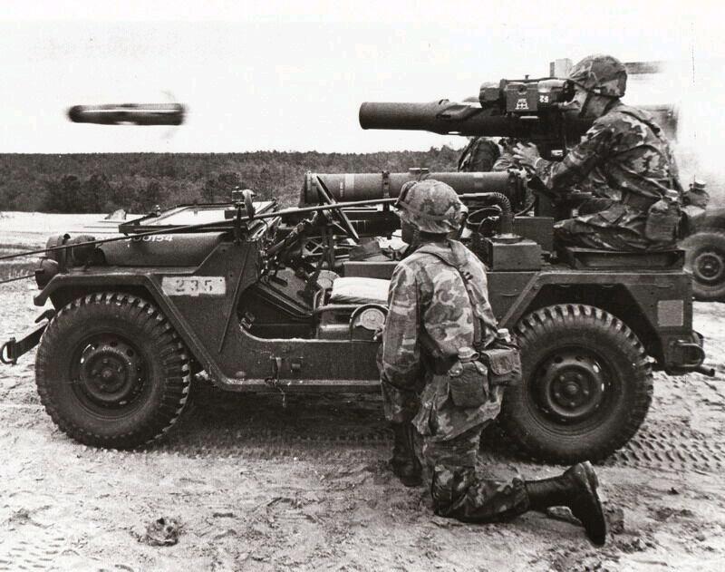 悍马高机动车40年 - 哔哩哔哩