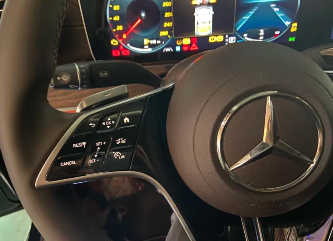 22款奔驰E300L升级23P驾驶辅助系统，安全制动安心驾驶 - 哔哩哔哩